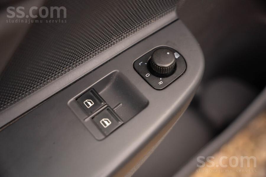 Melns Volkswagen Golf 2007 Rīga, ar dzinēja tilpumu 1.90 L un nobraukumu 386 tūkst. km par 2350 €, foto 12 vietnē AUTOMOTO.COM.LV