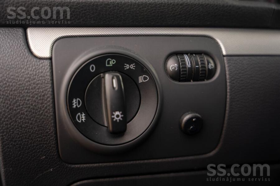Melns Volkswagen Golf 2007 Rīga, ar dzinēja tilpumu 1.90 L un nobraukumu 386 tūkst. km par 2350 €, foto 13 vietnē AUTOMOTO.COM.LV