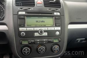 Melns Volkswagen Golf 2007 Rīga, ar dzinēja tilpumu 1.90 L un nobraukumu 386 tūkst. km par 2350 €, foto 14 vietnē AUTOMOTO.COM.LV
