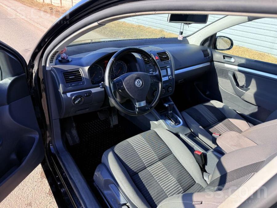 Melns Volkswagen Golf 2008 Rīga, ar dzinēja tilpumu 1.90 L un nobraukumu 276 tūkst. km par 745 €, foto 6 vietnē AUTOMOTO.COM.LV