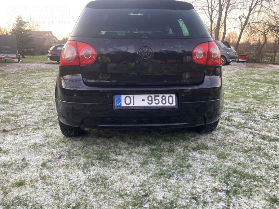 Black Volkswagen Golf 2009 in Rezekne, with an engine capacity of 1.90 L and mileage of 347 thousand km for 3250 €, photo 4 on AUTOMOTO.COM.LV