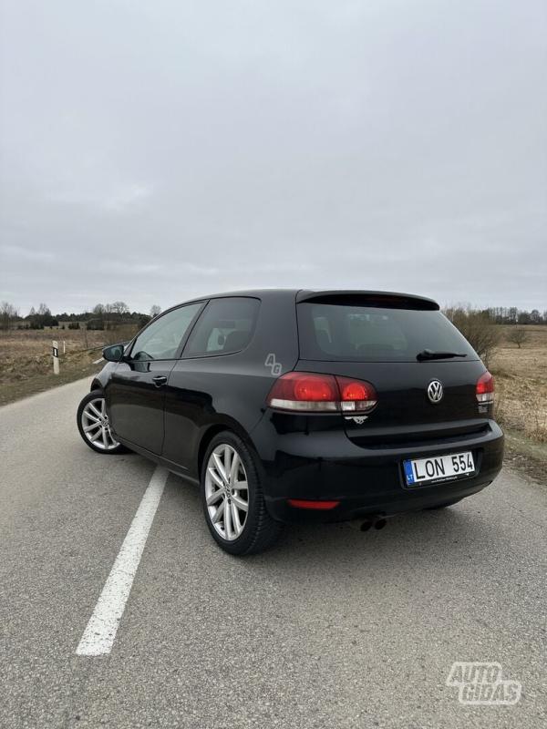 Melns Volkswagen Golf 2009 Viļņa, ar dzinēja tilpumu 1.40 L un nobraukumu 284 tūkst. km par 4500 €, foto 3 vietnē AUTOMOTO.COM.LV