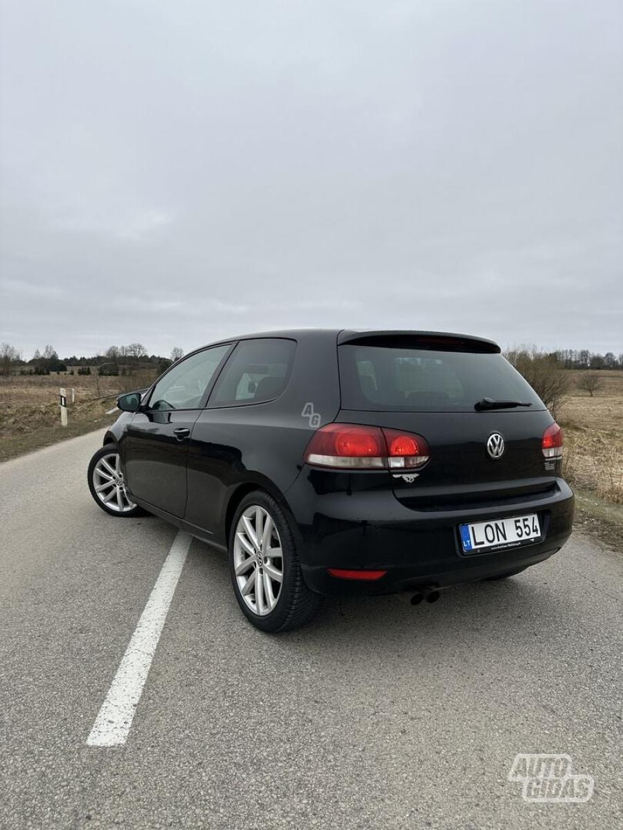 Melns Volkswagen Golf 2009 Viļņa, ar dzinēja tilpumu 1.40 L un nobraukumu 284 tūkst. km par 4500 €, foto 4 vietnē AUTOMOTO.COM.LV