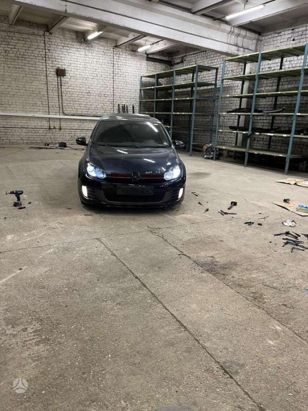 Melns Volkswagen Golf 2010 Klaipėda, ar dzinēja tilpumu 2.00 L un nobraukumu 240 tūkst. km par 4250 €, foto 2 vietnē AUTOMOTO.COM.LV
