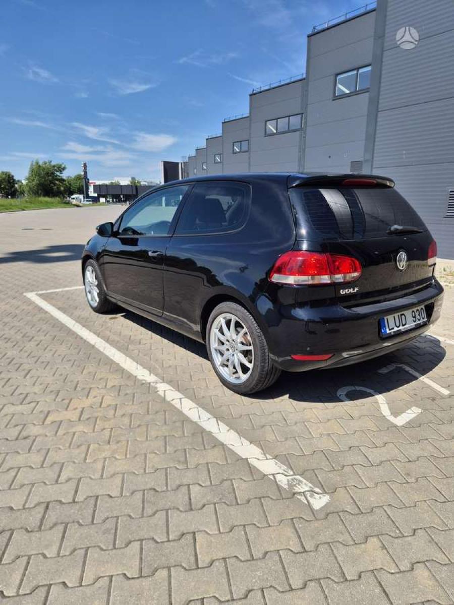Black Volkswagen Golf 2010 in Kaunas, with an engine capacity of 1.39 L and mileage of 240 thousand km for 3500 €, photo 3 on AUTOMOTO.COM.LV
