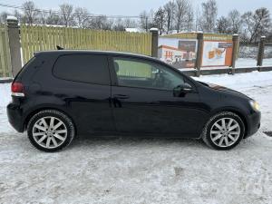 Black Volkswagen Golf 2011 in Daugavpils, with an engine capacity of 1.60 L and mileage of 293 thousand km for 2850 €, photo 5 on AUTOMOTO.COM.LV