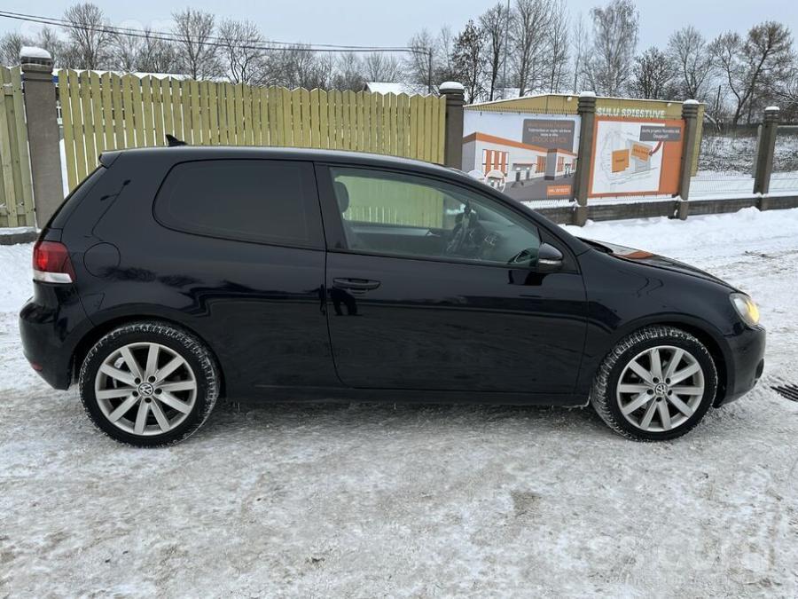 Black Volkswagen Golf 2011 in Daugavpils, with an engine capacity of 1.60 L and mileage of 293 thousand km for 2850 €, photo 5 on AUTOMOTO.COM.LV