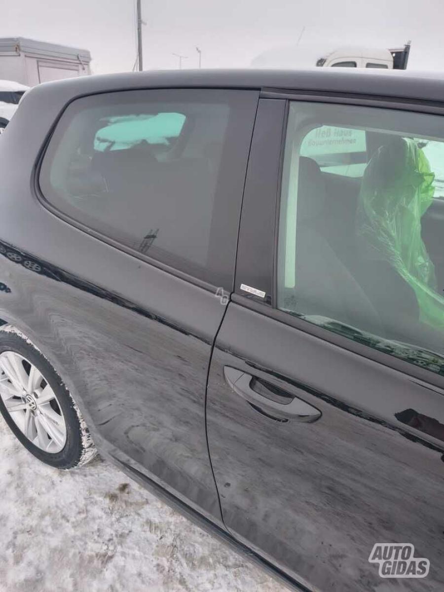 Melns Volkswagen Golf 2011 Marijampole, ar dzinēja tilpumu 1.40 L un nobraukumu 120 tūkst. km par 3900 €, foto 6 vietnē AUTOMOTO.COM.LV