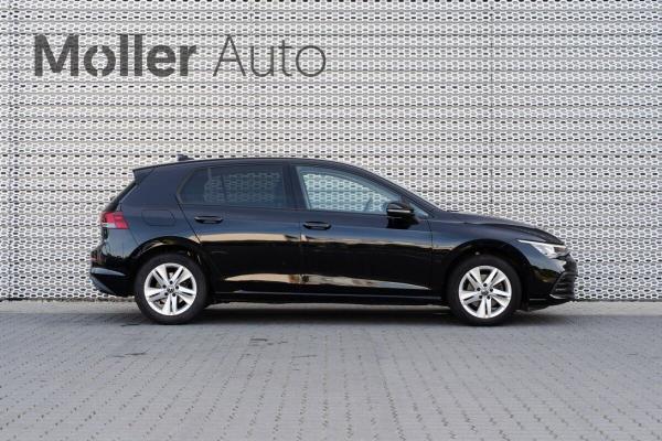 Black Volkswagen Golf 2024 in Marupe, with an engine capacity of 1.50 L and mileage of 39 thousand km for 22900 €, photo 6 on AUTOMOTO.COM.LV