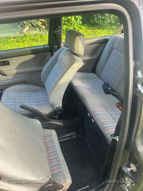 Black Volkswagen Golf 1989 in Tallinn, with an engine capacity of 1.60 L and mileage of 126 thousand km for 3000 €, photo 10 on AUTOMOTO.COM.LV