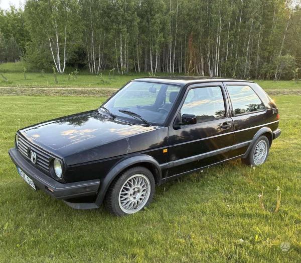 Black Volkswagen Golf 1990 in Vilnius, with an engine capacity of 1.78 L and mileage of 300 thousand km for 1800 €, photo 1 on AUTOMOTO.COM.LV