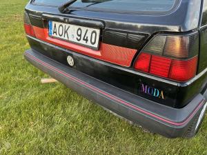 Black Volkswagen Golf 1990 in Vilnius, with an engine capacity of 1.78 L and mileage of 300 thousand km for 1800 €, photo 6 on AUTOMOTO.COM.LV