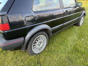 Black Volkswagen Golf 1990 in Vilnius, with an engine capacity of 1.78 L and mileage of 300 thousand km for 1800 €, photo 8 on AUTOMOTO.COM.LV