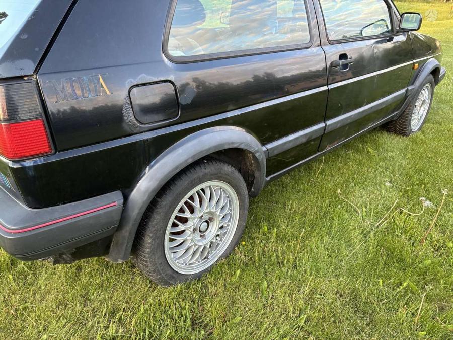 Black Volkswagen Golf 1990 in Vilnius, with an engine capacity of 1.78 L and mileage of 300 thousand km for 1800 €, photo 8 on AUTOMOTO.COM.LV