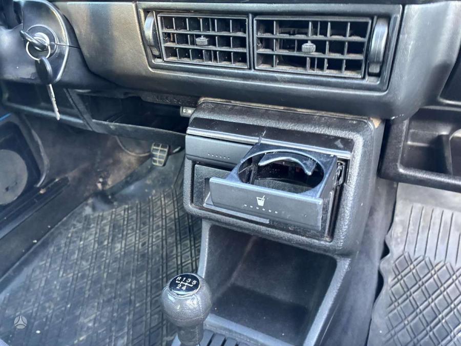 Black Volkswagen Golf 1990 in Vilnius, with an engine capacity of 1.78 L and mileage of 300 thousand km for 1800 €, photo 13 on AUTOMOTO.COM.LV