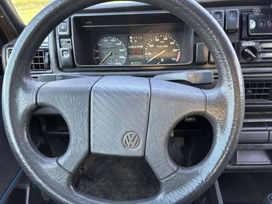 Black Volkswagen Golf 1990 in Vilnius, with an engine capacity of 1.78 L and mileage of 300 thousand km for 1800 €, photo 14 on AUTOMOTO.COM.LV