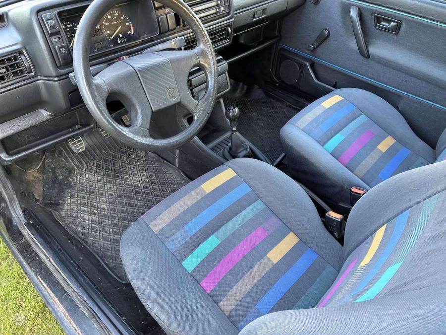 Black Volkswagen Golf 1990 in Vilnius, with an engine capacity of 1.78 L and mileage of 300 thousand km for 1800 €, photo 17 on AUTOMOTO.COM.LV