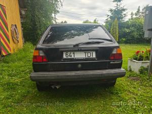 Melns Volkswagen Golf 1990 Tallina, ar dzinēja tilpumu 1.60 L un nobraukumu 340 tūkst. km par 1000 €, foto 5 vietnē AUTOMOTO.COM.LV