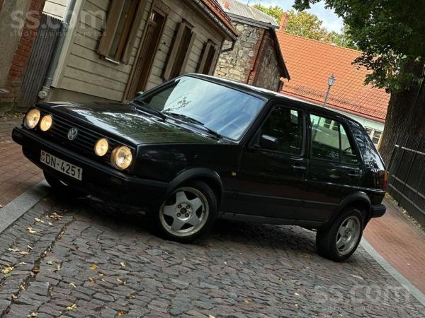 Melns Volkswagen Golf 1991 Cēsis, ar dzinēja tilpumu 1.60 L un nobraukumu 400 tūkst. km par 3490 €, foto 3 vietnē AUTOMOTO.COM.LV
