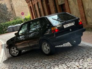Black Volkswagen Golf 1991 in Cesis, with an engine capacity of 1.60 L and mileage of 400 thousand km for 3490 €, photo 7 on AUTOMOTO.COM.LV