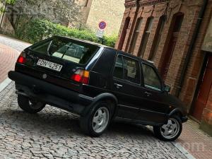 Black Volkswagen Golf 1991 in Cesis, with an engine capacity of 1.60 L and mileage of 400 thousand km for 3490 €, photo 9 on AUTOMOTO.COM.LV