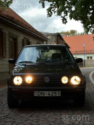 Black Volkswagen Golf 1991 in Cesis, with an engine capacity of 1.60 L and mileage of 400 thousand km for 3490 €, photo 10 on AUTOMOTO.COM.LV