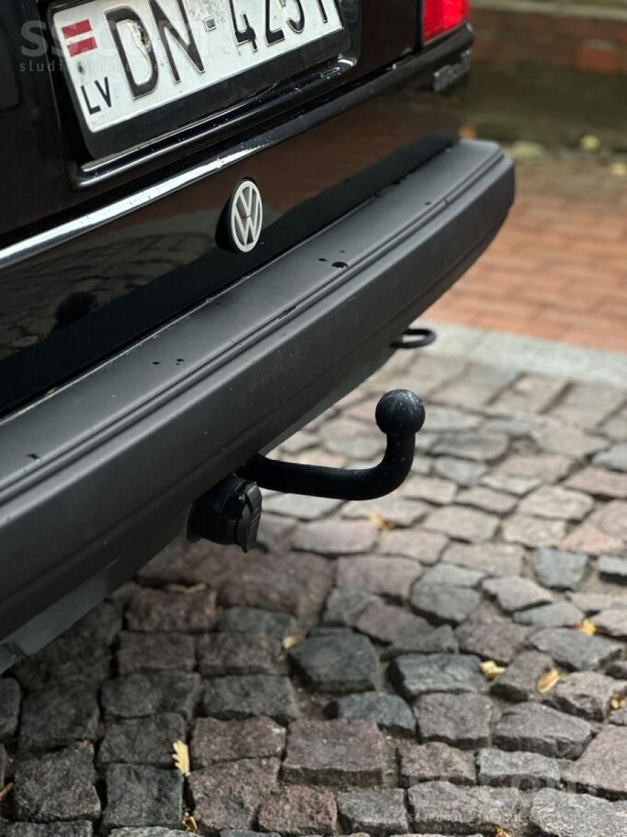 Black Volkswagen Golf 1991 in Cesis, with an engine capacity of 1.60 L and mileage of 400 thousand km for 3490 €, photo 12 on AUTOMOTO.COM.LV