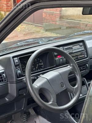 Black Volkswagen Golf 1991 in Cesis, with an engine capacity of 1.60 L and mileage of 400 thousand km for 3490 €, photo 13 on AUTOMOTO.COM.LV