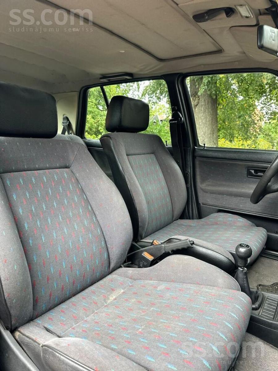 Black Volkswagen Golf 1991 in Cesis, with an engine capacity of 1.60 L and mileage of 400 thousand km for 3490 €, photo 15 on AUTOMOTO.COM.LV