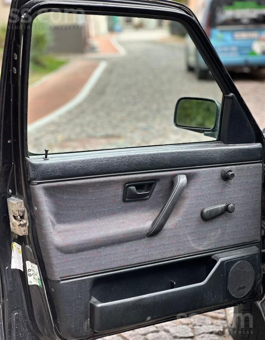 Black Volkswagen Golf 1991 in Cesis, with an engine capacity of 1.60 L and mileage of 400 thousand km for 3490 €, photo 16 on AUTOMOTO.COM.LV