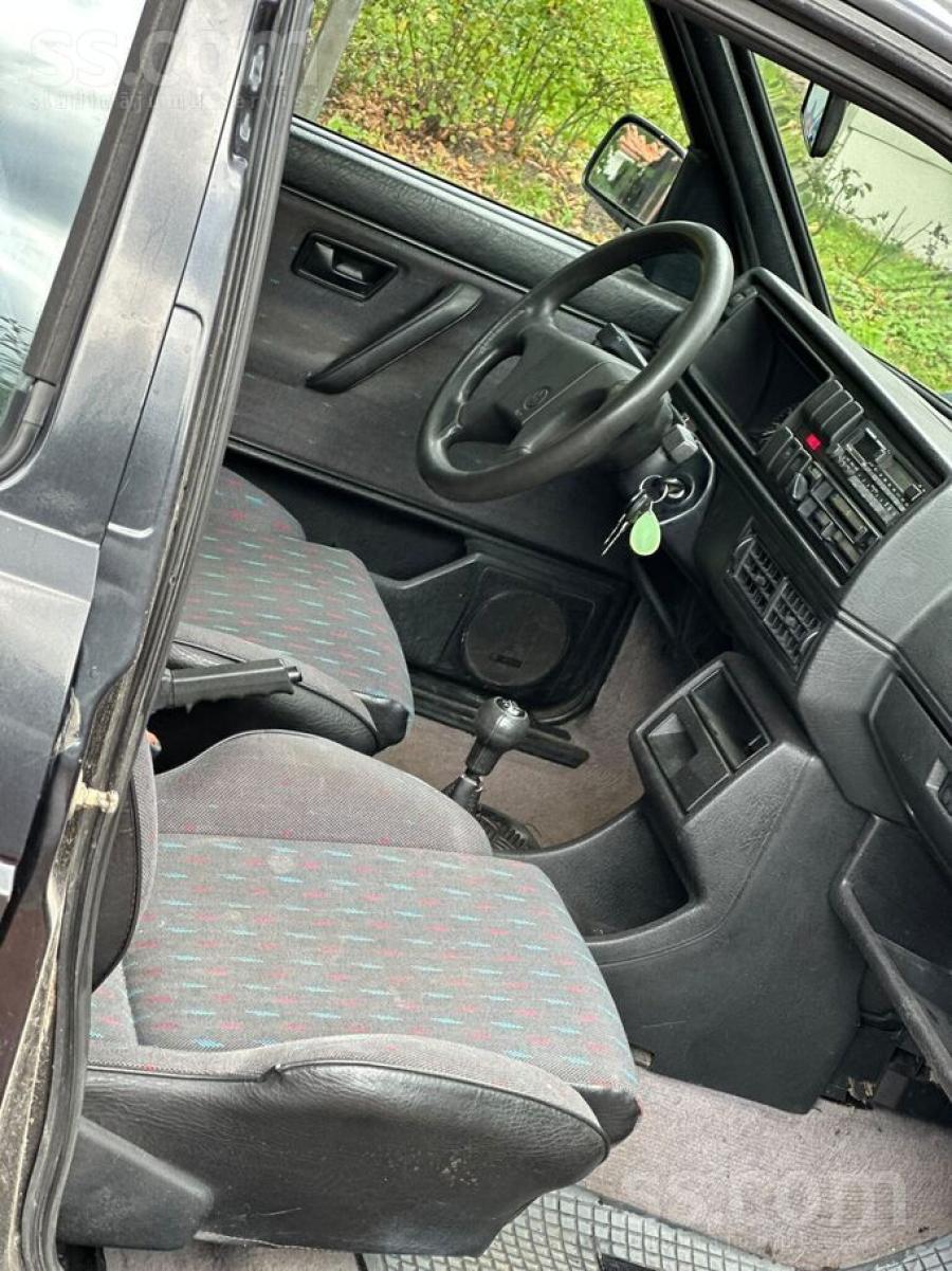 Black Volkswagen Golf 1991 in Cesis, with an engine capacity of 1.60 L and mileage of 400 thousand km for 3490 €, photo 20 on AUTOMOTO.COM.LV