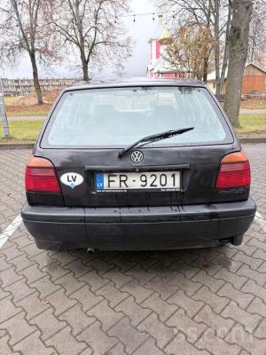 Black Volkswagen Golf 1993 in Kraslava, with an engine capacity of 1.60 L and mileage of 182 thousand km for 720 €, photo 2 on AUTOMOTO.COM.LV