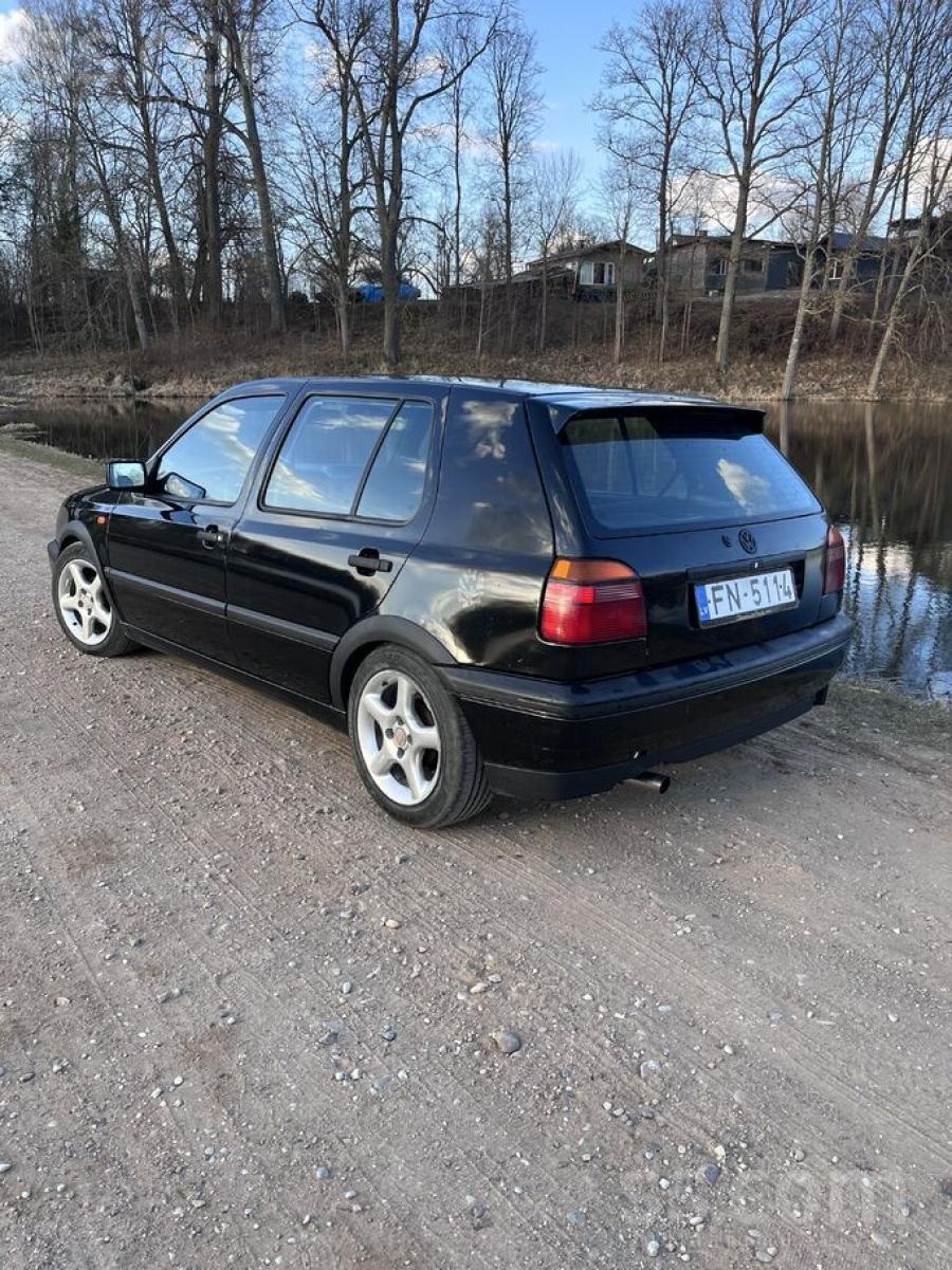 Melns Volkswagen Golf 1993 Valmiera, ar dzinēja tilpumu 1.80 L un nobraukumu 322 tūkst. km par 1300 €, foto 3 vietnē AUTOMOTO.COM.LV