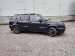 Melns Volkswagen Golf 1993 Tallina, ar dzinēja tilpumu 1.80 L un nobraukumu 290 tūkst. km par 600 €, foto 3 vietnē AUTOMOTO.COM.LV