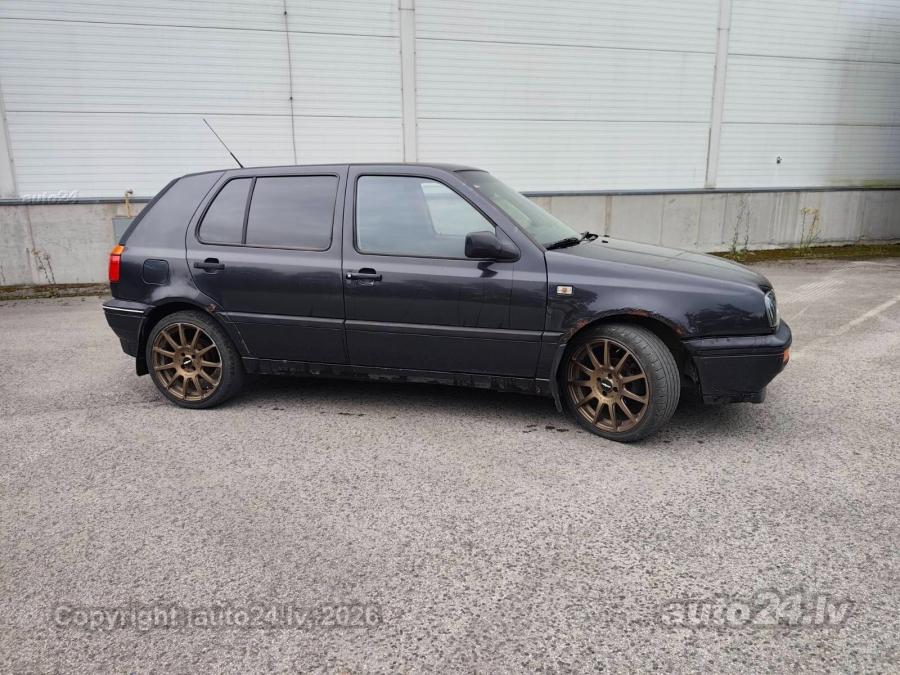 Melns Volkswagen Golf 1993 Tallina, ar dzinēja tilpumu 1.80 L un nobraukumu 290 tūkst. km par 600 €, foto 3 vietnē AUTOMOTO.COM.LV