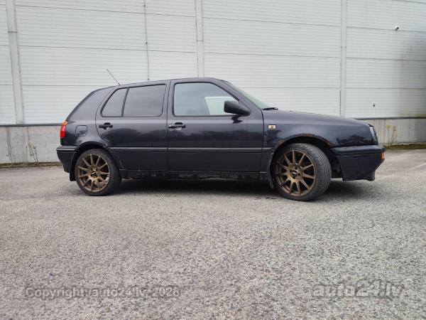 Melns Volkswagen Golf 1993 Tallina, ar dzinēja tilpumu 1.80 L un nobraukumu 290 tūkst. km par 600 €, foto 3 vietnē AUTOMOTO.COM.LV