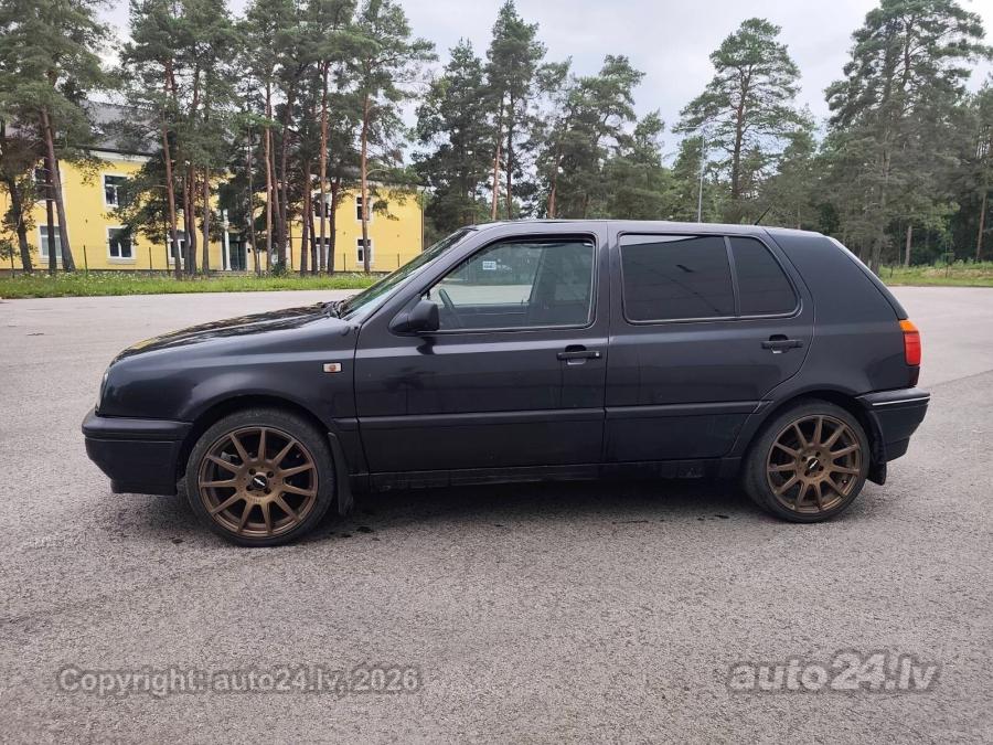 Melns Volkswagen Golf 1993 Tallina, ar dzinēja tilpumu 1.80 L un nobraukumu 290 tūkst. km par 600 €, foto 7 vietnē AUTOMOTO.COM.LV