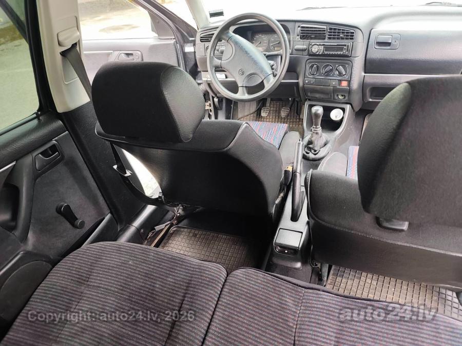 Melns Volkswagen Golf 1993 Tallina, ar dzinēja tilpumu 1.80 L un nobraukumu 290 tūkst. km par 600 €, foto 14 vietnē AUTOMOTO.COM.LV