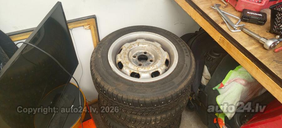 Melns Volkswagen Golf 1993 Tallina, ar dzinēja tilpumu 1.80 L un nobraukumu 290 tūkst. km par 600 €, foto 23 vietnē AUTOMOTO.COM.LV