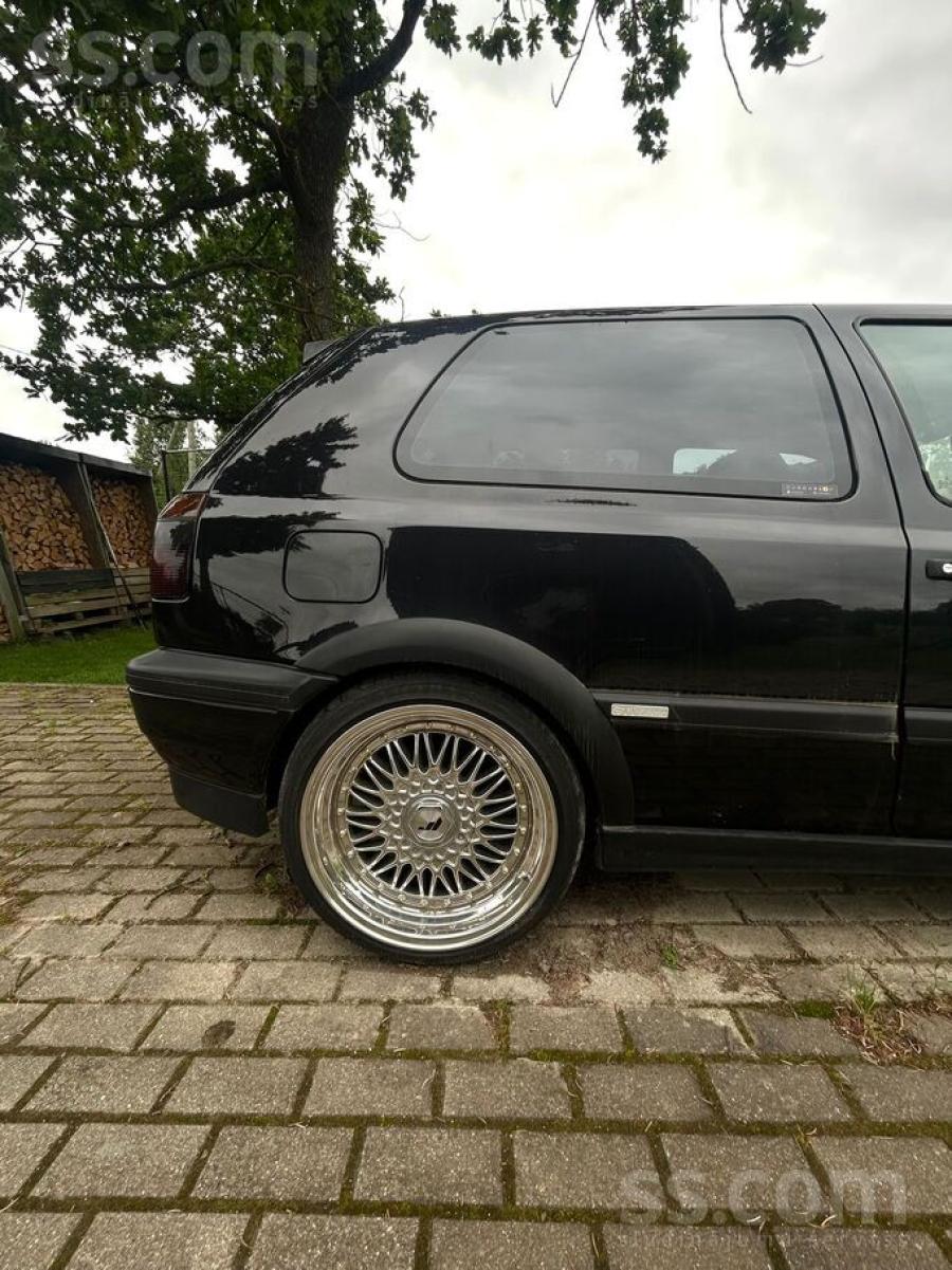 Black Volkswagen Golf 1994 in Riga, with an engine capacity of 2.00 L and mileage of 0 thousand km for 7800 €, photo 5 on AUTOMOTO.COM.LV