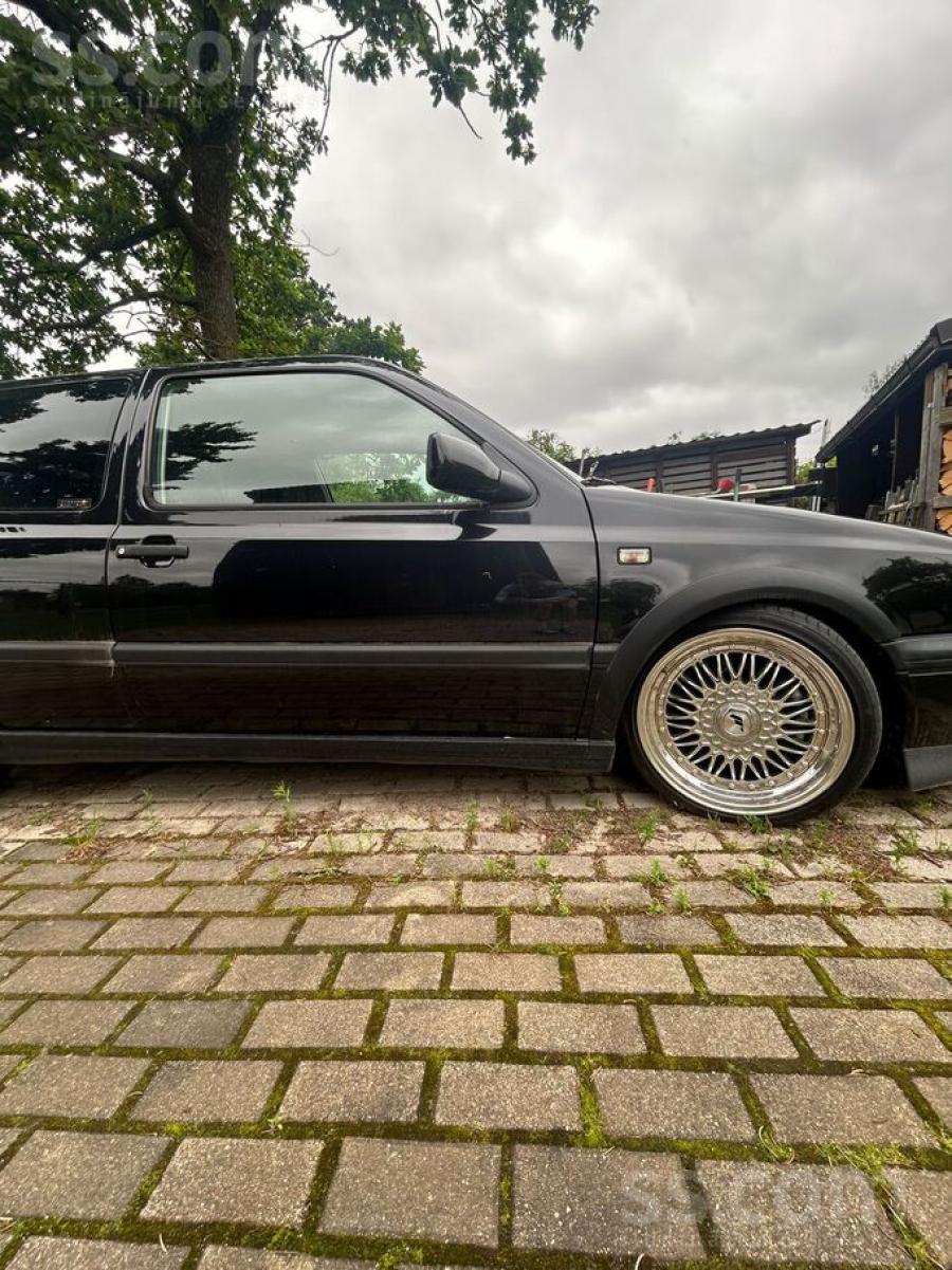 Black Volkswagen Golf 1994 in Riga, with an engine capacity of 2.00 L and mileage of 0 thousand km for 7800 €, photo 6 on AUTOMOTO.COM.LV
