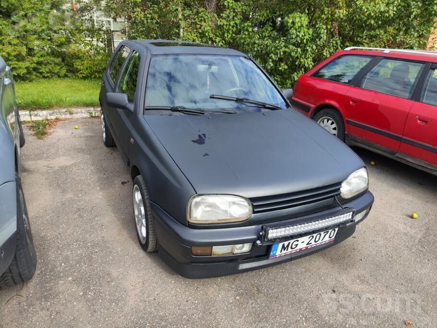 Melns Volkswagen Golf 1995 Daugavpils, ar dzinēja tilpumu 1.90 L un nobraukumu 120 tūkst. km par 700 €, foto 1 vietnē AUTOMOTO.COM.LV