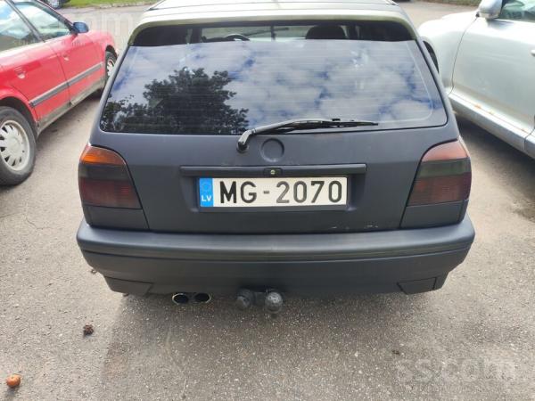 Volkswagen Golf 1995 Daugavpils vietnÄ Melns Volkswagen Golf 1995 Daugavpils, ar dzinÄja tilpumu 1.90 L un nobraukumu 120 tÅ«kst. km par 700 ā¬, foto 4 vietnÄ AUTOMOTO.COM.LV