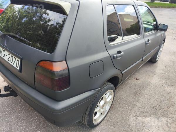Volkswagen Golf 1995 Daugavpils vietnÄ Melns Volkswagen Golf 1995 Daugavpils, ar dzinÄja tilpumu 1.90 L un nobraukumu 120 tÅ«kst. km par 700 ā¬, foto 5 vietnÄ AUTOMOTO.COM.LV