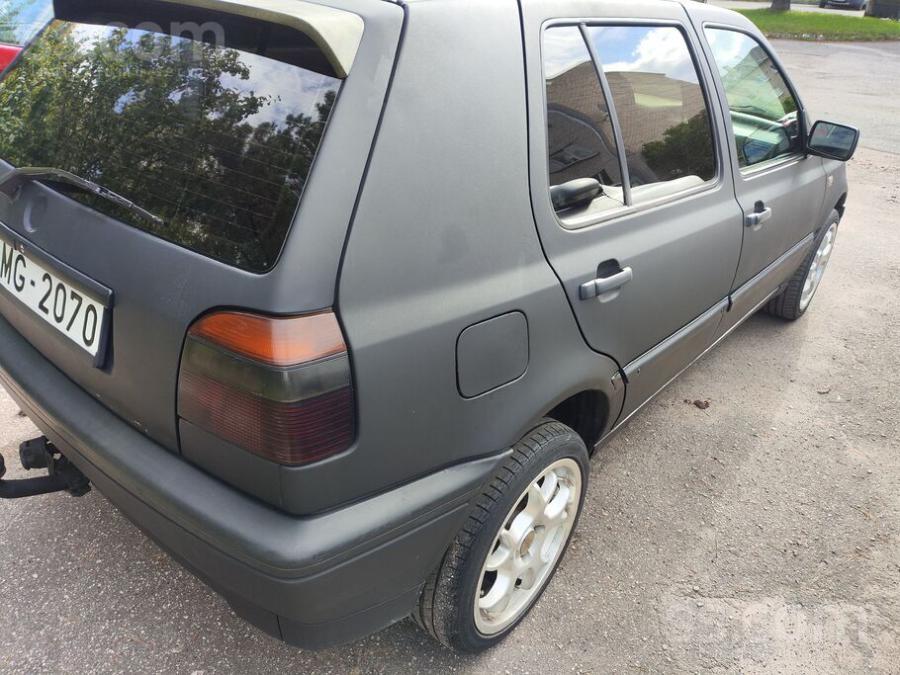Melns Volkswagen Golf 1995 Daugavpils, ar dzinēja tilpumu 1.90 L un nobraukumu 120 tūkst. km par 700 €, foto 5 vietnē AUTOMOTO.COM.LV