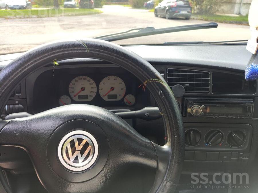 Melns Volkswagen Golf 1995 Daugavpils, ar dzinēja tilpumu 1.90 L un nobraukumu 120 tūkst. km par 700 €, foto 6 vietnē AUTOMOTO.COM.LV