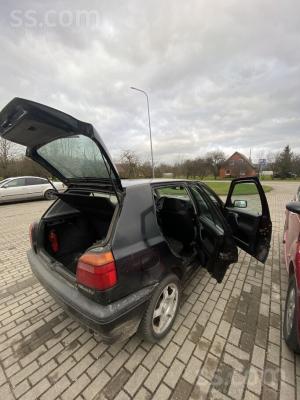 Black Volkswagen Golf 1996 in Ventspils, with an engine capacity of 1.60 L and mileage of 179 thousand km for 850 €, photo 2 on AUTOMOTO.COM.LV