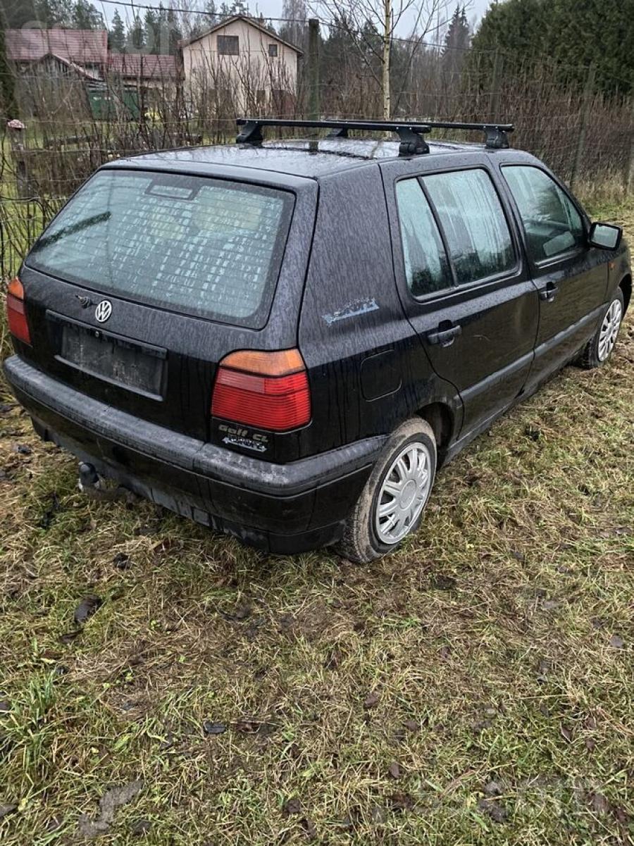 Black Volkswagen Golf 1996 in Jelgava, with an engine capacity of 1.60 L and mileage of 250 thousand km for 220 €, photo 1 on AUTOMOTO.COM.LV