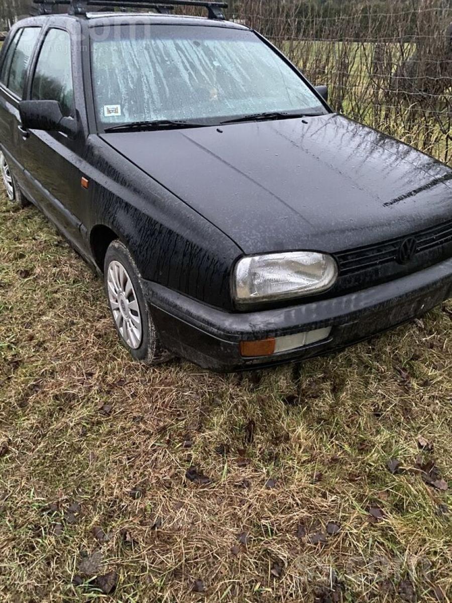 Black Volkswagen Golf 1996 in Jelgava, with an engine capacity of 1.60 L and mileage of 250 thousand km for 220 €, photo 2 on AUTOMOTO.COM.LV