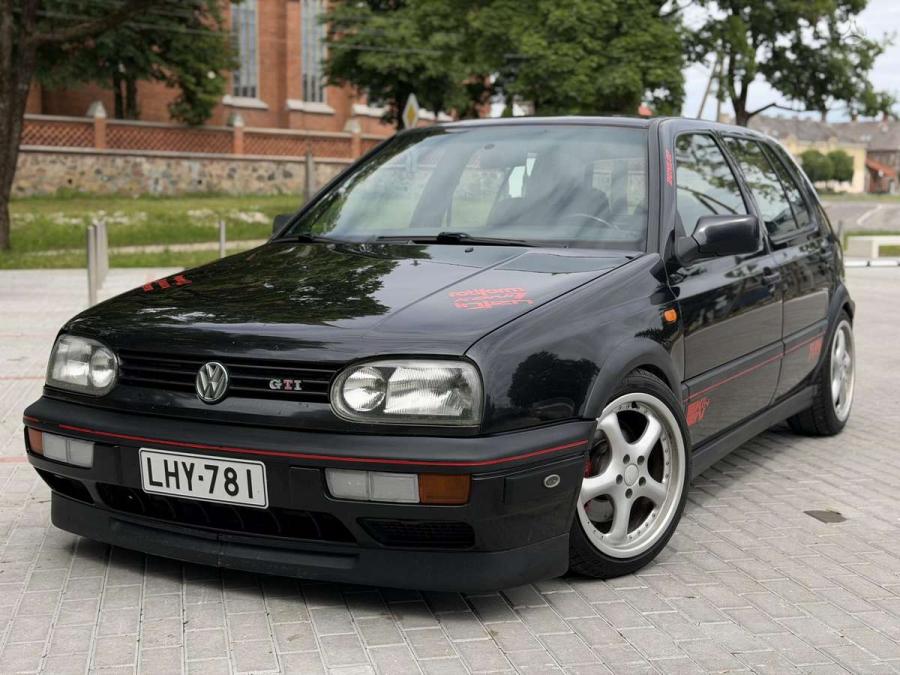 Black Volkswagen Golf 1996 in Rokiskis, with an engine capacity of 2.00 L and mileage of 320 thousand km for 2650 €, photo 1 on AUTOMOTO.COM.LV